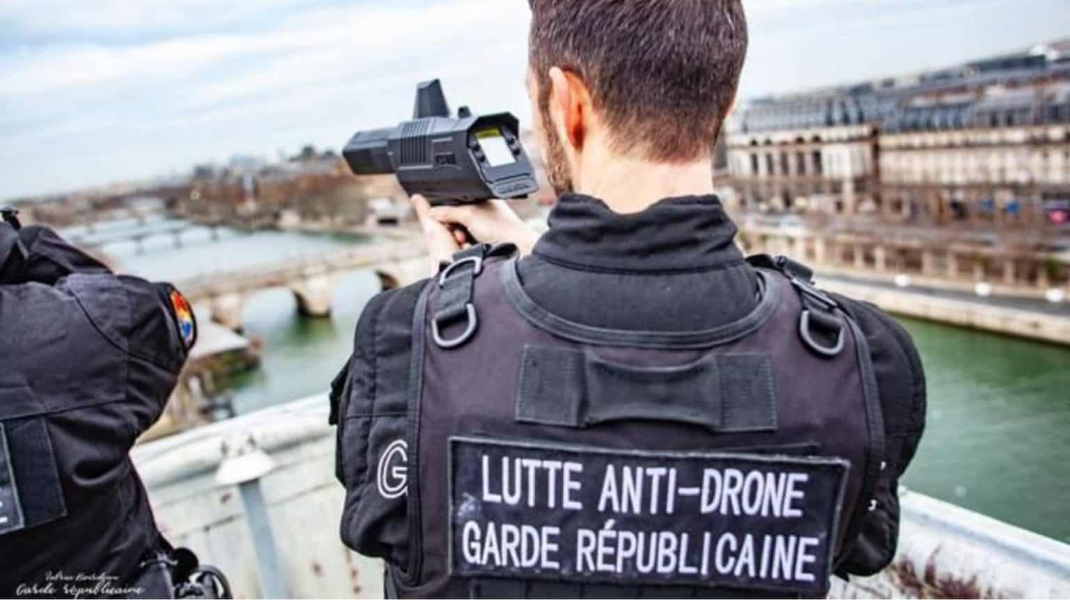 Meet The Anti-drone Team Of The French 'Garde Republicaine'